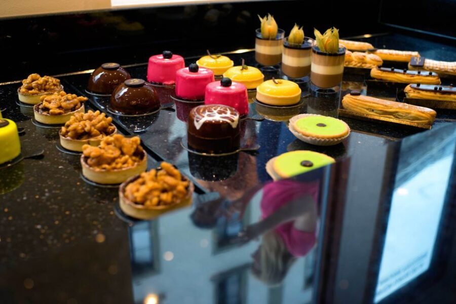 Chocolate Flavors Walking Tour of Geneva - Detailed Breakdown of the Experience