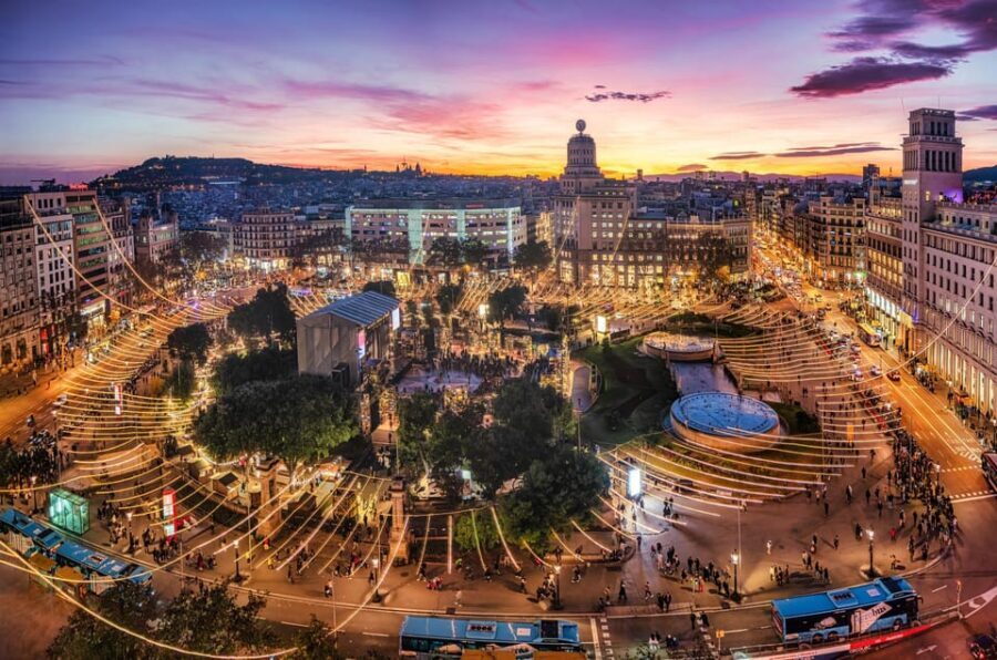 Christmas Magic in Barcelonas Gothic Quarter - Discovering the Cathedral of Barcelona