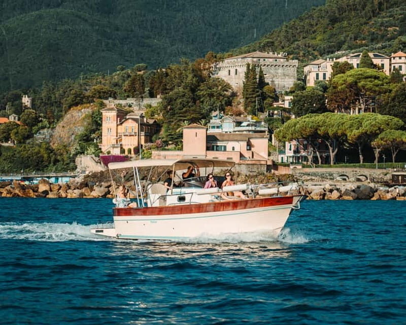 Cinque Terre daytime boat tour: escape into beauty and color - The experience of the guides and onboard amenities