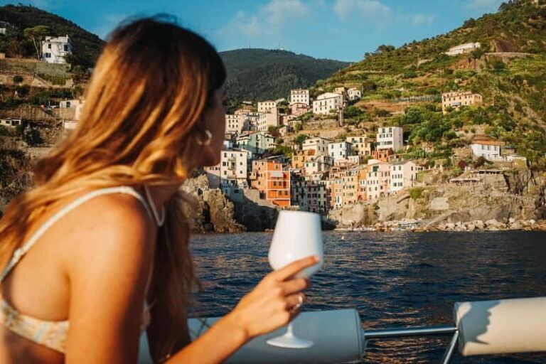 Cinque Terre Sunset boat tour : golden hour on the water - The Itinerary in Detail