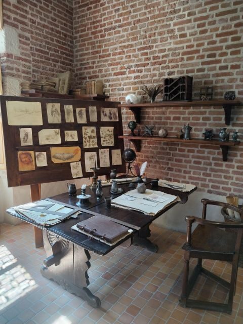 Clos Lucé: Da Vinci's Castle Private Guided Tour with Ticket - Who Will Enjoy This Tour?