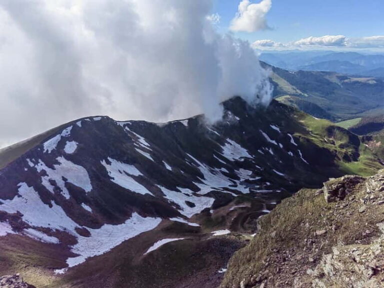 Cluj Napoca: Rodnei Mountains Full-Day Guided Hiking Tour - Hiking in the Heart of the Rodnei Mountains