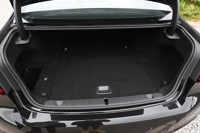 CO2-Offset| Arrival from CWL Airport to Cardiff by Luxury Vehicle - What to Expect: A Step-by-Step Breakdown
