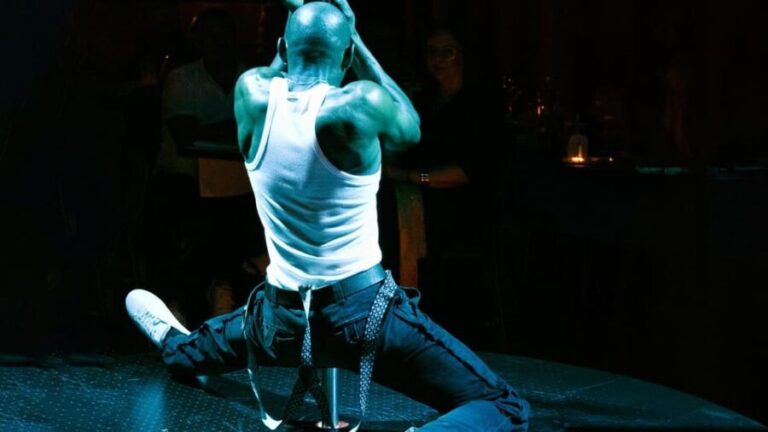 Coimbra: Erotic Cabaret Show and Dinner - The Culinary Journey: Food and Wine