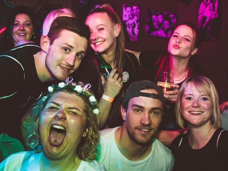 Cologne: Private pub crawl with insider guide & free shots - The value of the inclusions