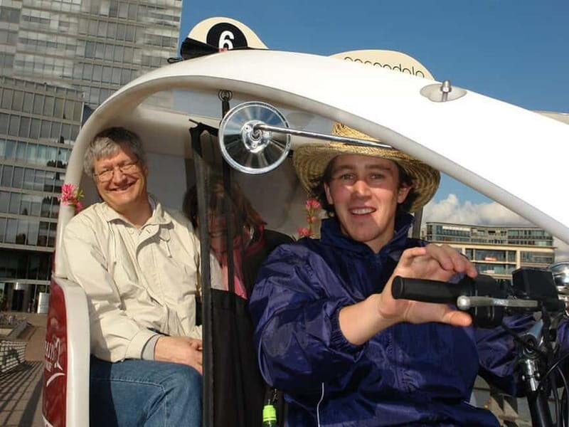 Cologne: Rickshaw city tour perpedalo
