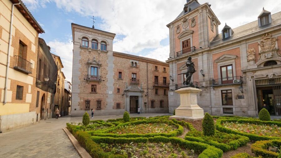 Complete Madrid: Hapsburgs, Palace and Almudena Cathedral - FAQ
