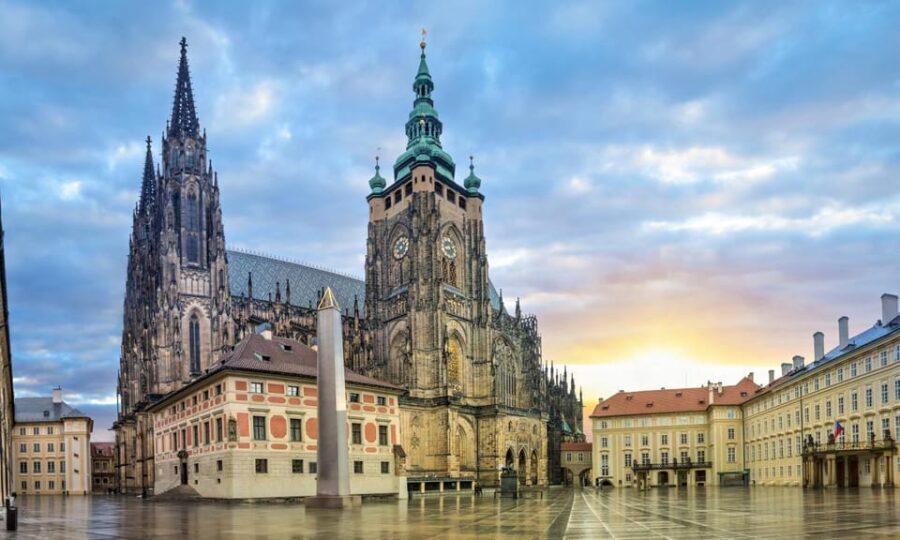 Complete Prague Castle Tour in Spanish. Entrance Fees Included - FAQ