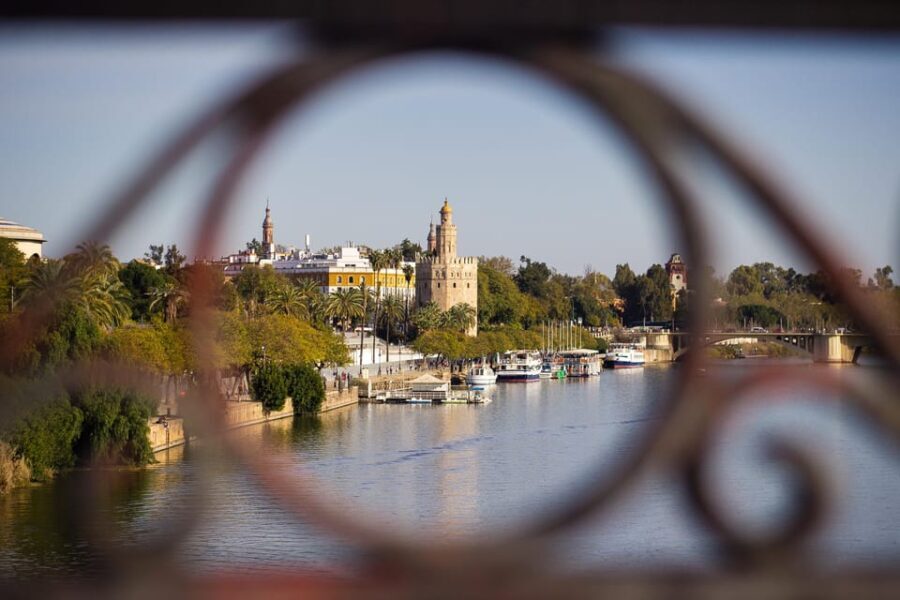 Complete Triana Tour "Corrales included". - Authenticity and Local Flavor in Every Step