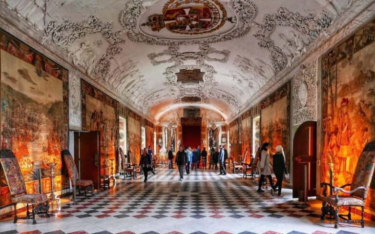 Copenhagen: Rosenborg and Christiansborg Palaces Tour in Spanish - Discovering Rosenborg Palace: A Renaissance Treasure