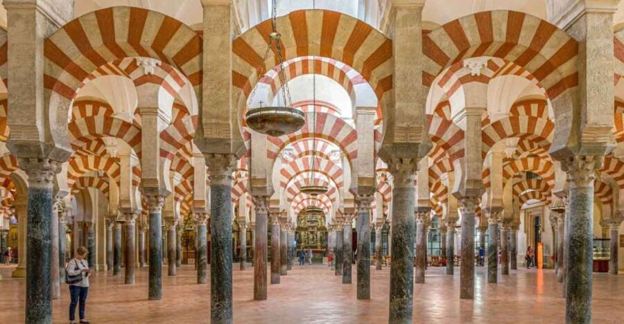 Córdoba: Mosque and Alcazar Private Tour with tickets - What to Expect: The Itinerary