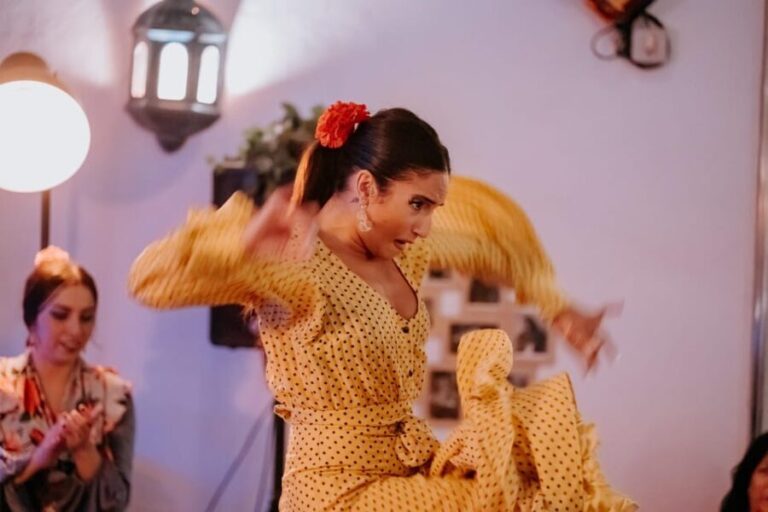 Córdoba: Tablao Flamenco at Doble de Cepa with Optional Meal - Food and Drink Options