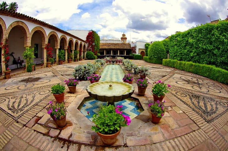 Córdoba: Viana Palace Courtyards Guided Tour - Who Will Love This Tour?