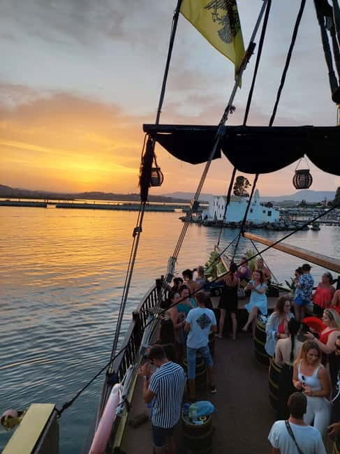 Corfu: 2hrs Sunset Cruise - Corfu town coastline & 2 islands - An Authentic Sunset Sailing in Corfu