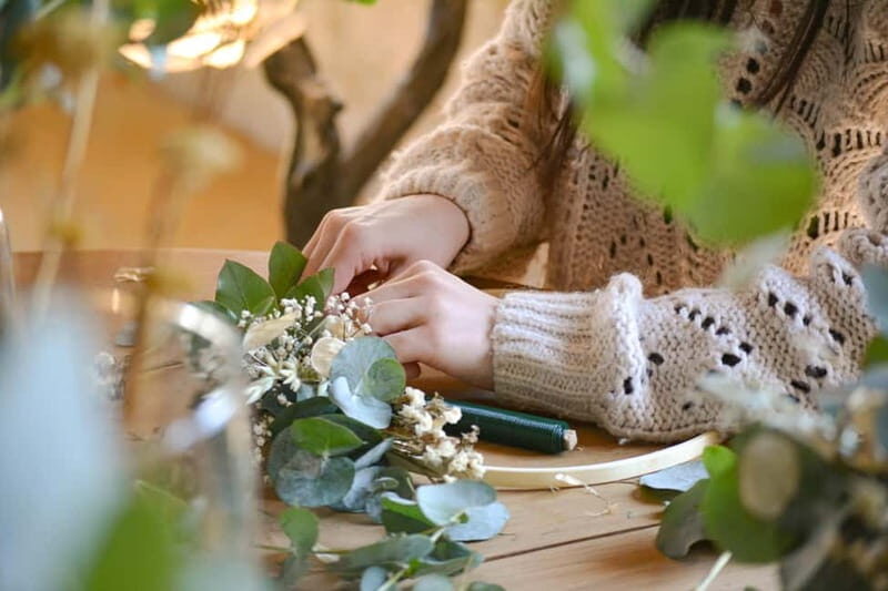 Cotignac: Workshop for creating dried flower crowns - Exploring the Itinerary and Experience