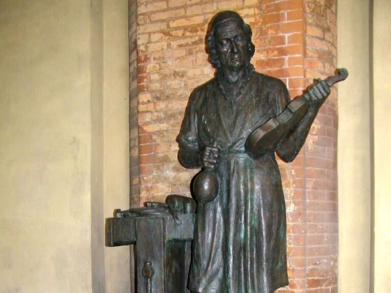 Cremona private city tour with licensed tour guide - Breaking Down the Itinerary