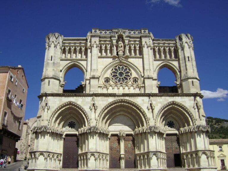 Cuenca: Medieval Old Town - The High-Rising Apartments of the 16th Century
