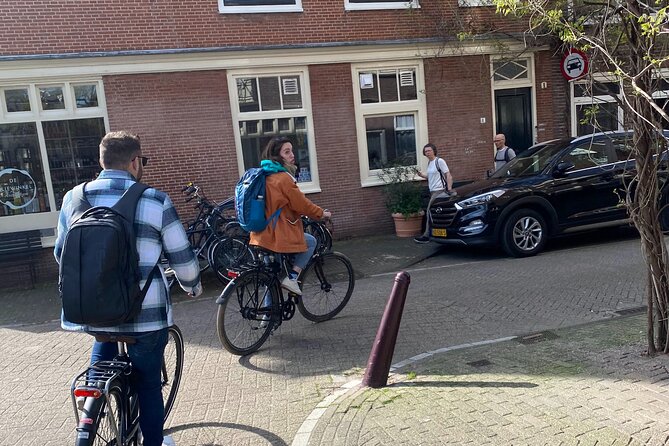 Daily group bike tour in Spanish. - Starting Point and Duration