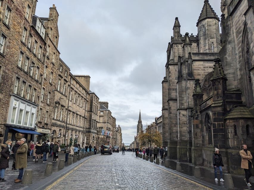 Dark Stories of Edinburgh: walking tour in French - Why Choose This Tour?