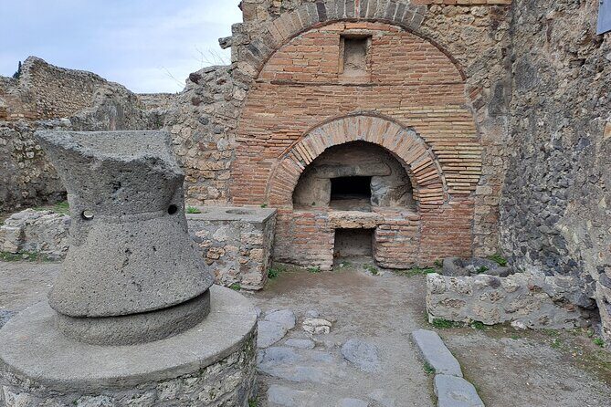 Day on a private and guided tour of Pompeii and Naples with lunch - Why This Tour Offers Great Value