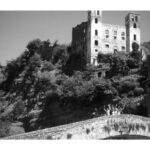 Day Tour from Nice to Menton & the Italian Riviera - Crossing into Italy: Ventimiglia and Dolceacqua