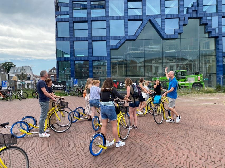 Delft - Step/scootertour in and around the city - Hofje van Pauw: A hidden gem from 1707