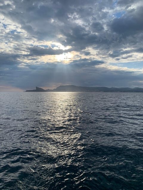 Departure from BRUSC: full-day catamaran cruise - Key Points