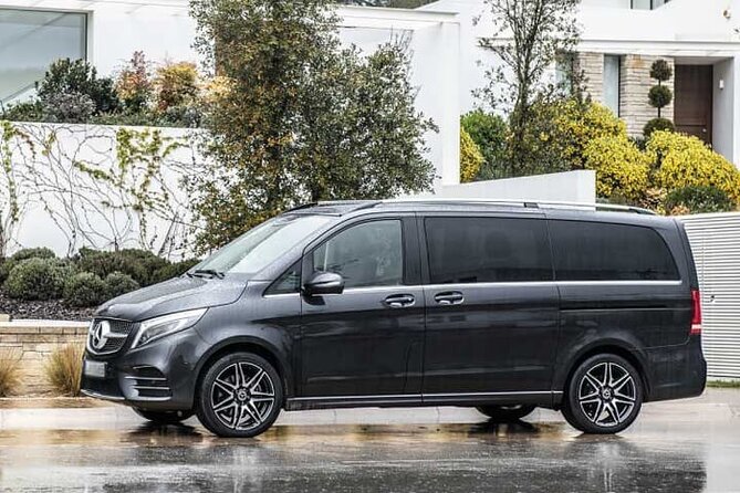 Departure from Lisbon City to Lisbon Airport LIS by Luxury Van - Key Points