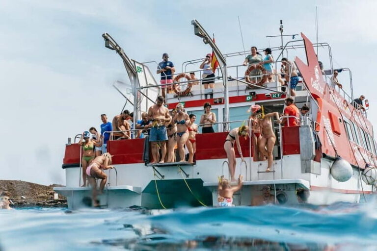 Desde Corralejo: Lobos Island Ferry with Optional Transfer - What You Can Do on Lobos Island