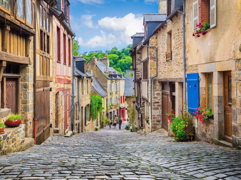 Dinan: Outdoor escape game, The symbols of the apocalypse - The Interactive Experience: How It Works