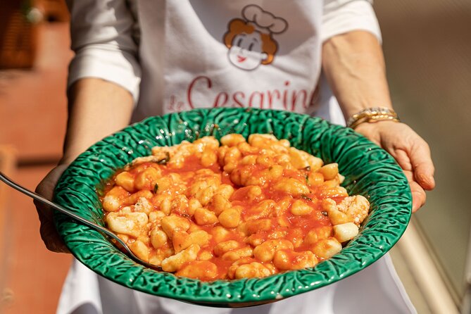 Dining Experience at a local's Home in Carrara with Show Cooking - Key Points