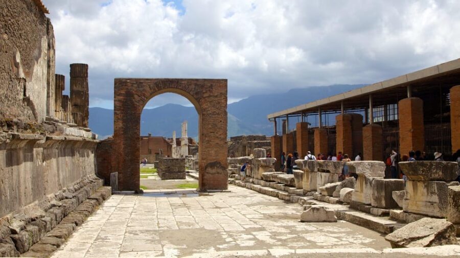 Discover Pompeii & Vesuvius: Ruins, History & Volcanic Views - The Itinerary: What Makes Each Stop Special