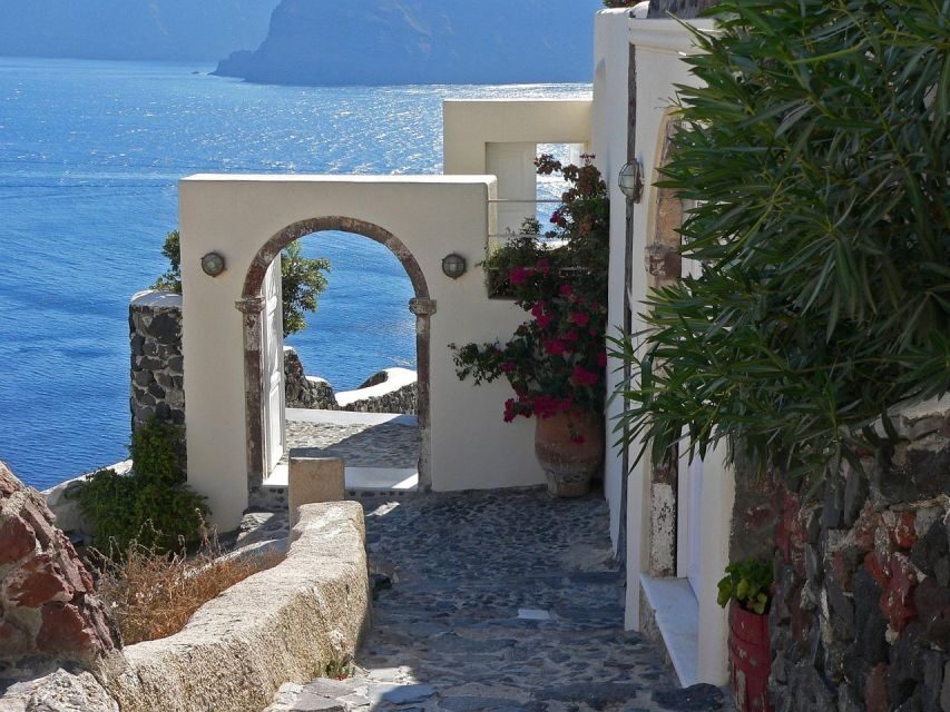 Discover Santorini's Instagram Gems - What To Expect: Comfort, Flexibility, and Convenience