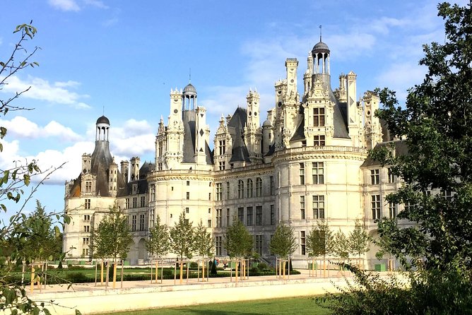 Discover the castles of Chambord and Chenonceau - Discover the Castles of Chambord and Chenonceau — A Practical Guide for History-Lovers and First-Timers Alike