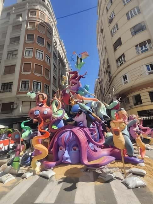 Discover Valencia yourself with a Playful walking tour! - Detailed Breakdown of the Experience