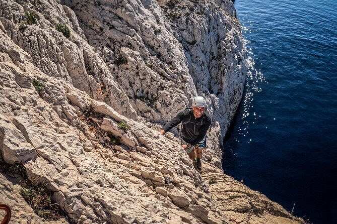 Discovery Climbing Large Routes in the Calanques of Marseille - An In-Depth Look at the Tour