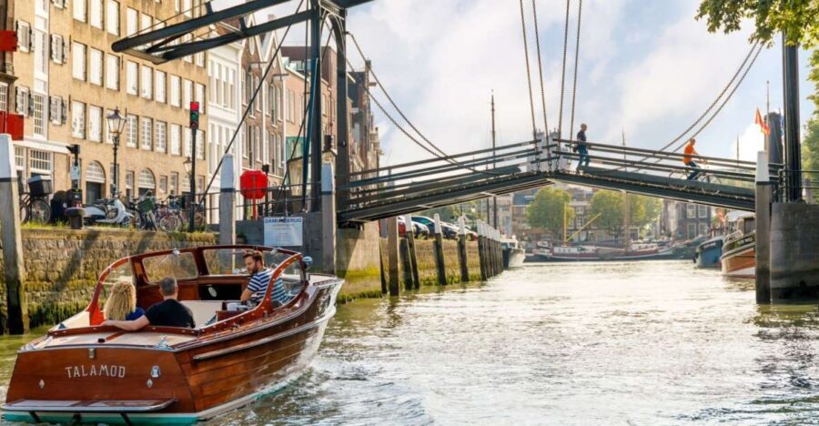 Dordrecht: City Walking Tour with Boat Ride - What to Expect