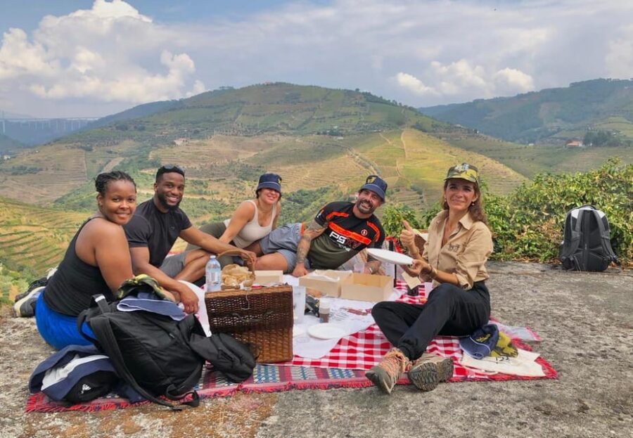 Douro: adventure hiking experience with picnic and wines - Key Points