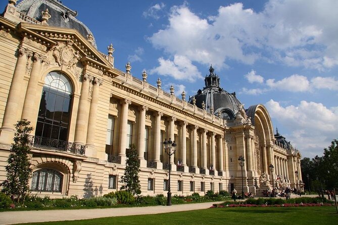 Drawing workshop/creative notebook during a walk from the Invalides to the Petit Palais - Key Points