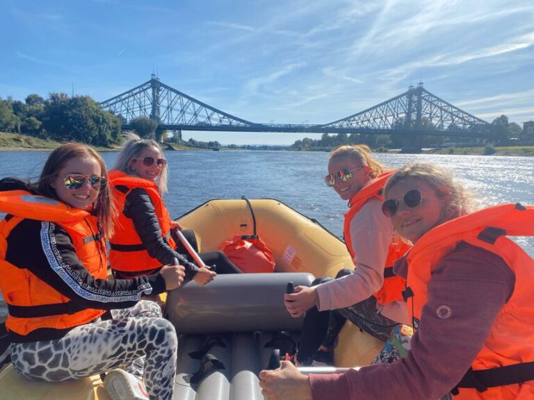 Dresden: Bootstour mit dem Schlauchboot Loschwitz - Radebeul - The Journey into Saxon landscapes