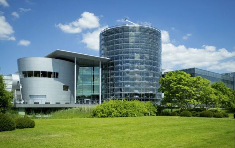 Dresden: Special Tour for Children & Families VW Factory - Deep Dive into the Touring Experience