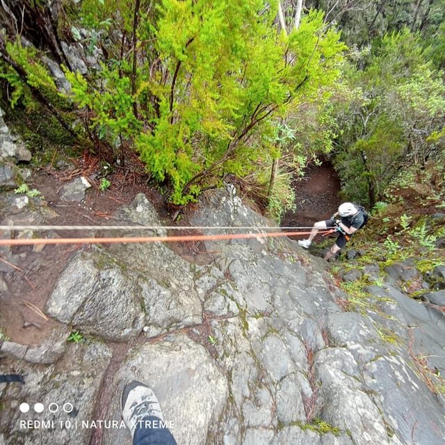 Dry canyoning Chimoche - Descending the Basalt Walls