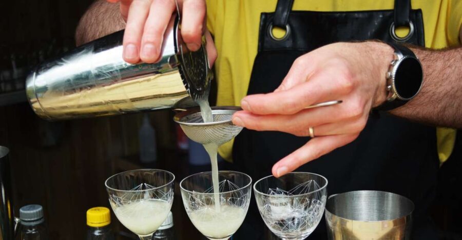 Dublin: Cocktail Masterclass - The Distillery Tour & Cocktail Formation