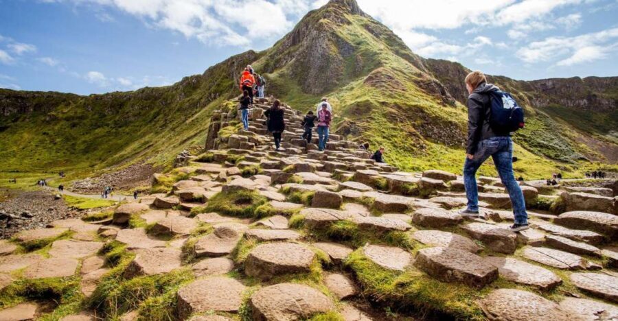 Dublin: Giant's Causeway & Belfast (Titanic or Black Taxi) - An Exciting Full-Day Journey into Northern Ireland