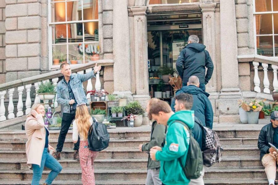 Dublin: Irish Food Trail Walking Tour with 3 Courses - Authentic Irish Dishes and Drinks