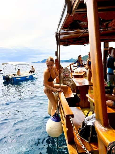 Dubrovnik: 6 hours Blue cave & Elaphiti with optional lunch - Food, Drinks, and Extra Touches