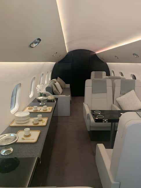 Dugny: Photo & video shooting in a private jet setting - The Setting: Le Bourget Airport and the Hangar
