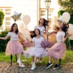 Düsseldorf: Girls-only-tour with shots, party, fun & games - The Value of the Tour