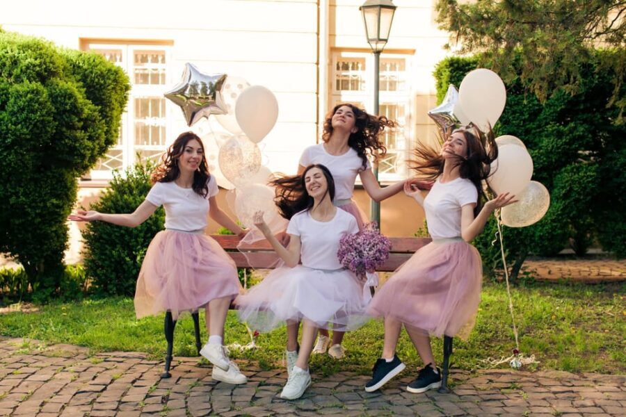 Düsseldorf: Girls-only-tour with shots, party, fun & games - The Value of the Tour