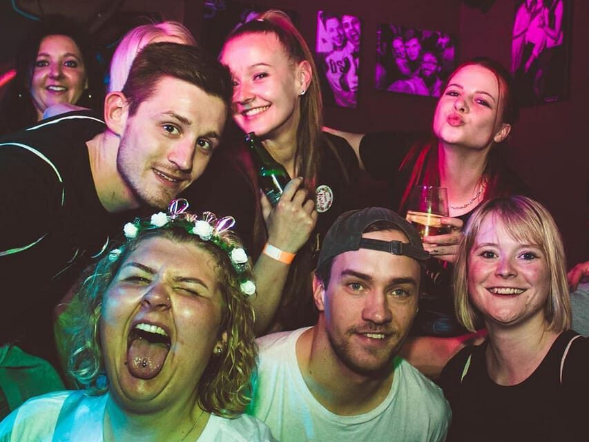 Düsseldorf: Private pub crawl with insider-guide & shots - The Value of the Experience